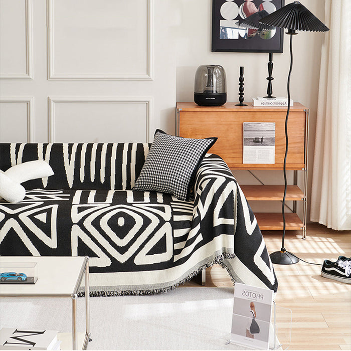 Five-Colour Geometric Couch Cover - Bold Patterns for a Modern Look